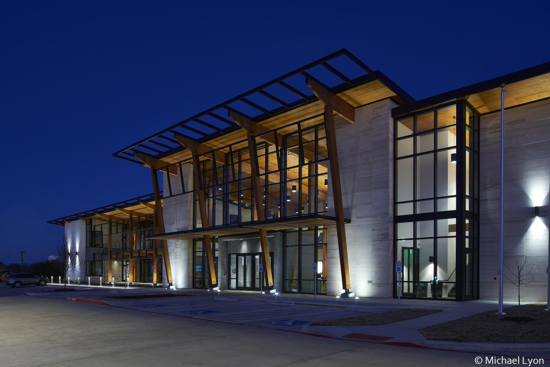 First United Bank - Taylor St - Sherman | TEXAS ARCHITECTURAL PHOTOGRAPHER